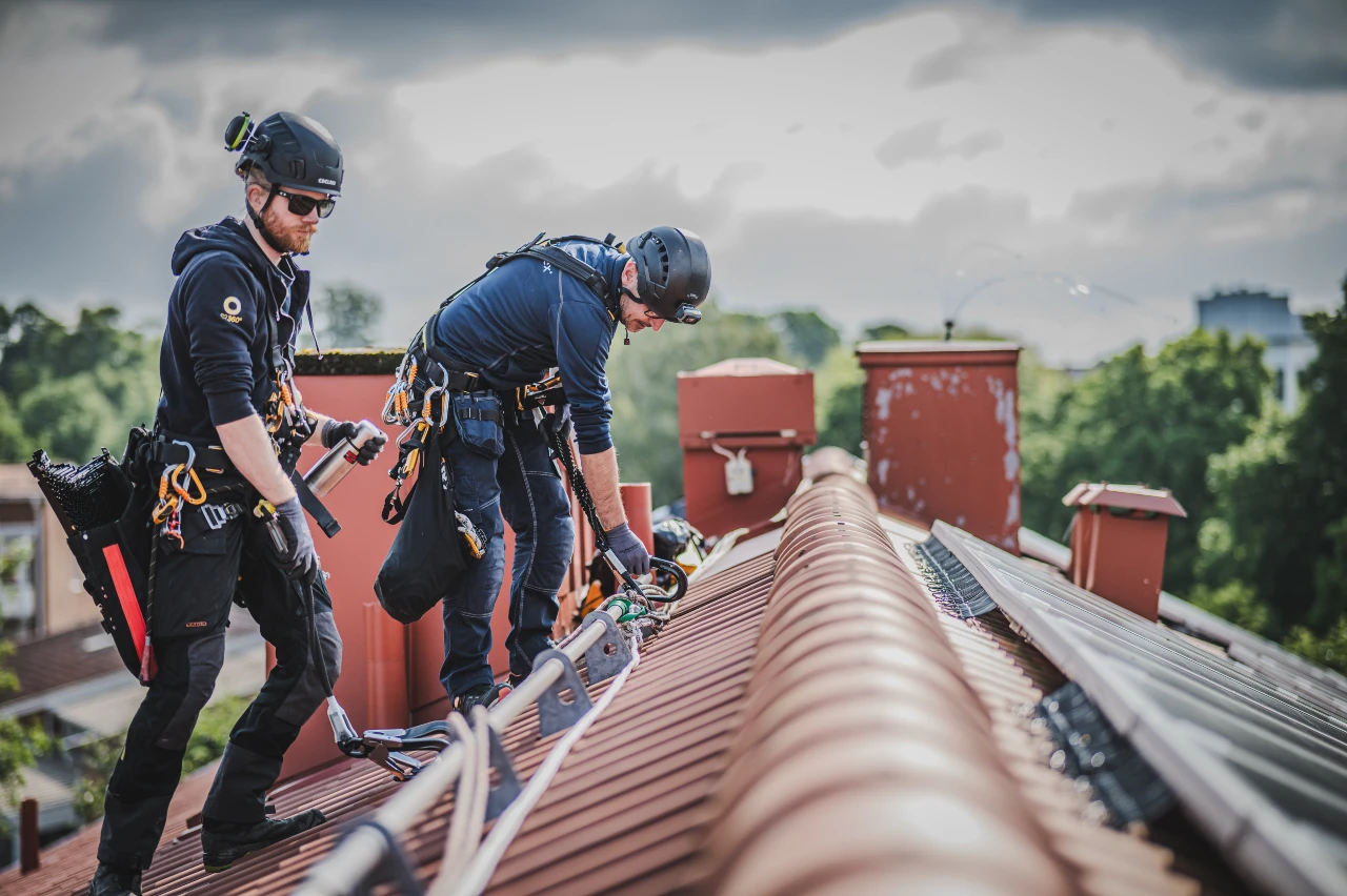 C2 Vertical Safety | Working on roofs - Using the right equipment